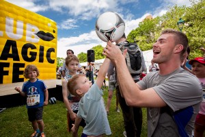 17_S2-Freestyler_Magic Life_Daniel Korte & René Mathussek - Fussball ...